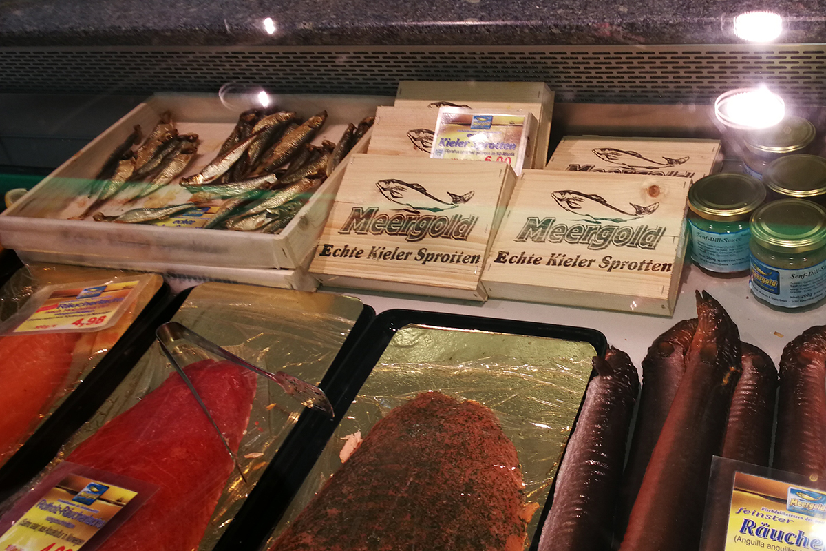 Von kleinen Fischen: Spezialität Kieler Sprotte – lebensmittelmagazin